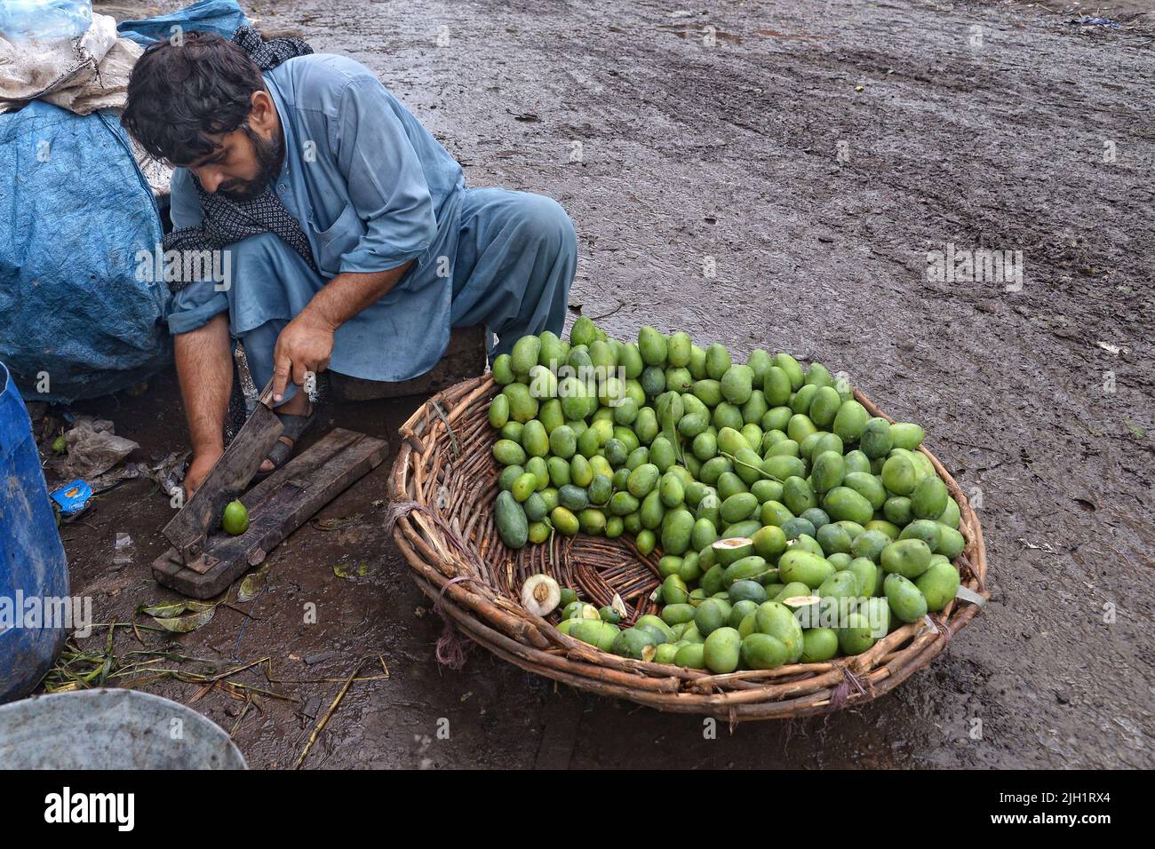 Lahore, Punjab, Pakistan. 13th July, 2022. Pakistani people are busy in ...