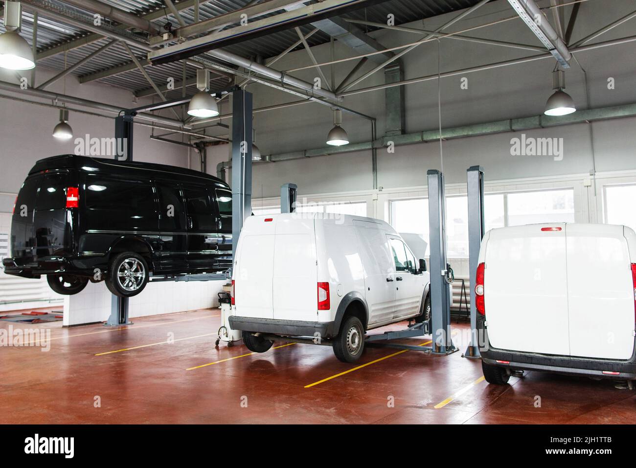 Vehicle raised on lift hi-res stock photography and images - Alamy