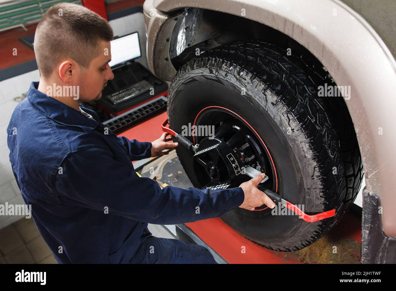 Car wheel alignment hi-res stock photography and images - Alamy