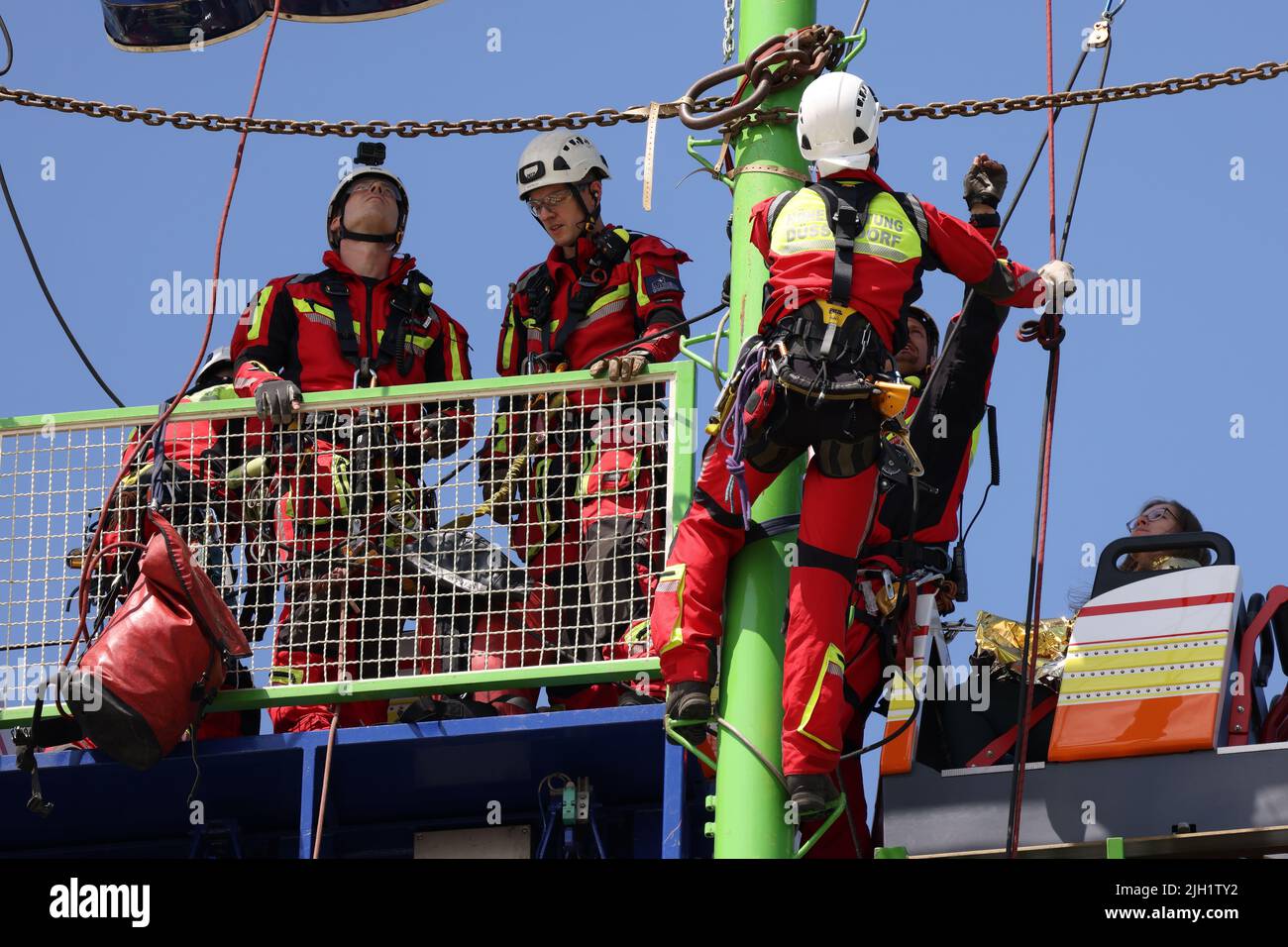 Duesseldorf, Germany. 14th July, 2022. Fire department height rescuers ...
