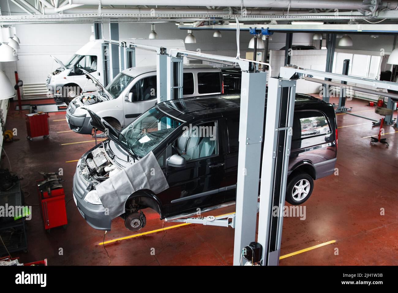 Industrial car lifting at modern repair shop Stock Photo - Alamy