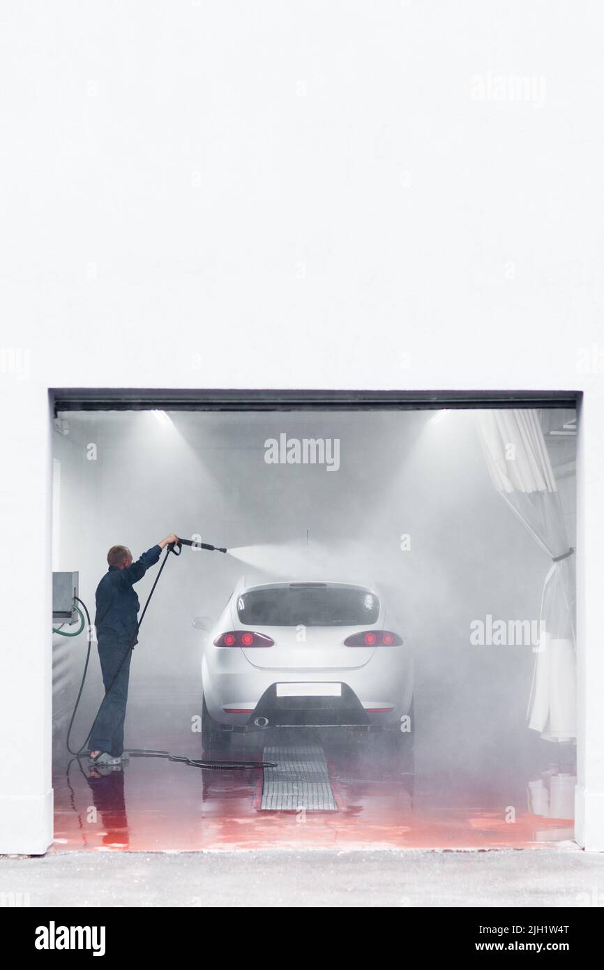 Man wash car by pressurized water. Service station Stock Photo - Alamy