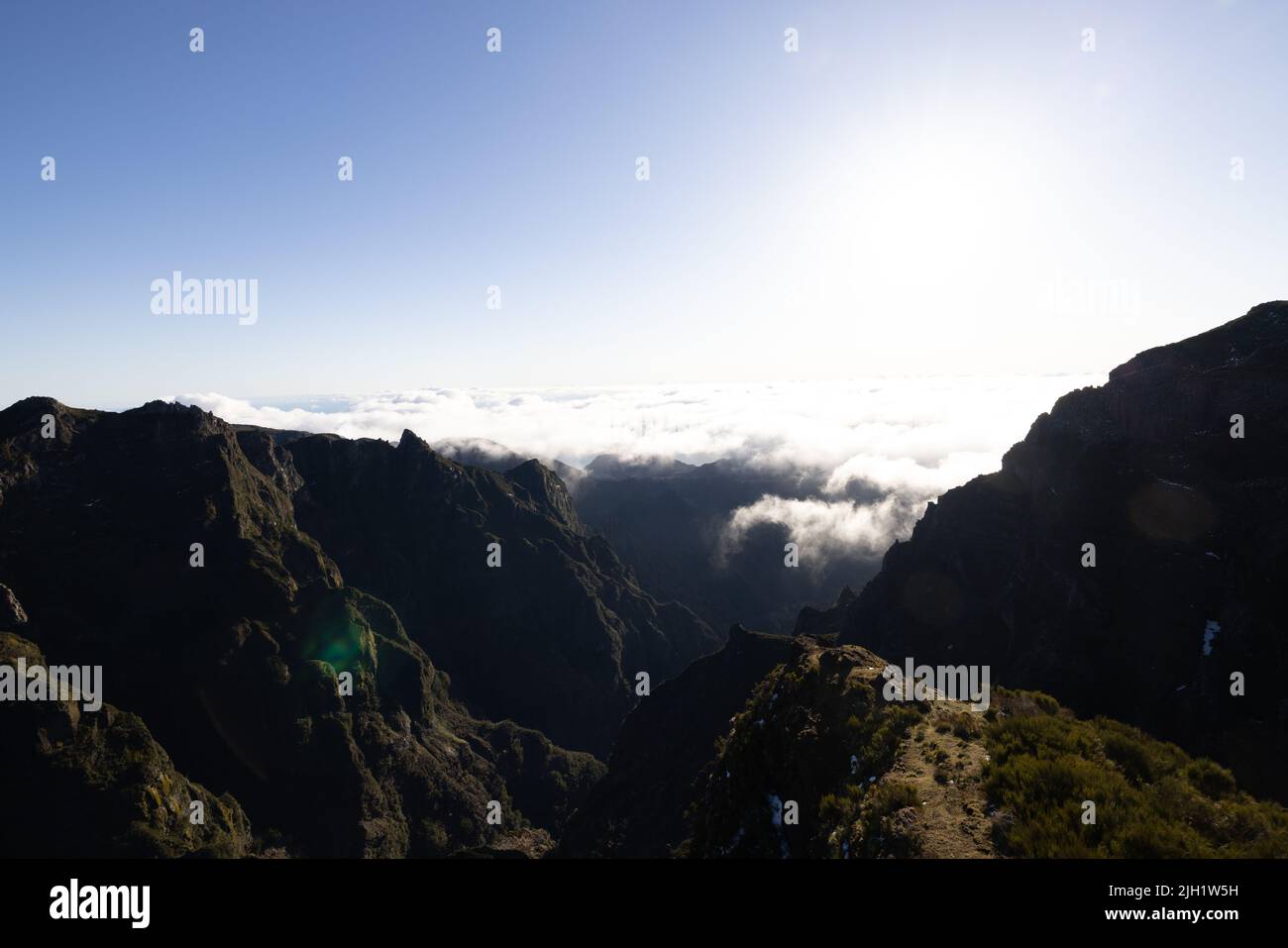 Mountains reaching into the clouds hi-res stock photography and images ...