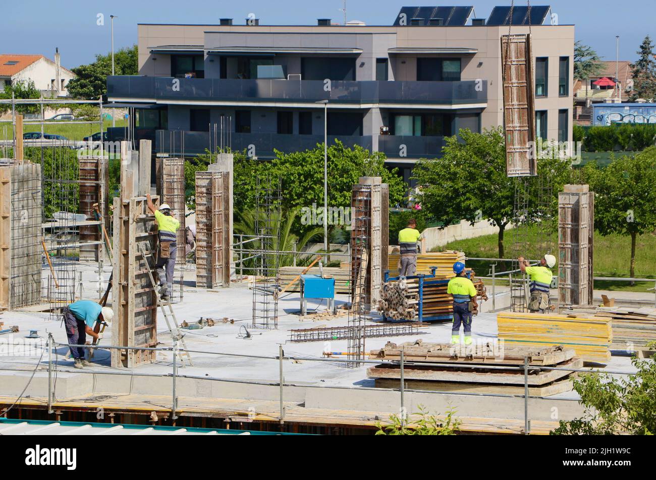 Traditional timber formwork being placed to make reinforced concrete ...