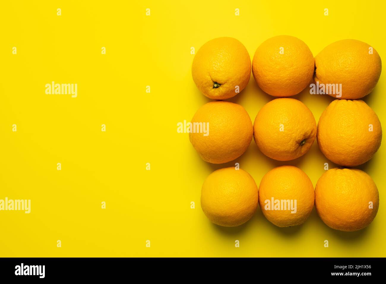 Flat lay of oranges in square form on yellow background Stock Photo - Alamy
