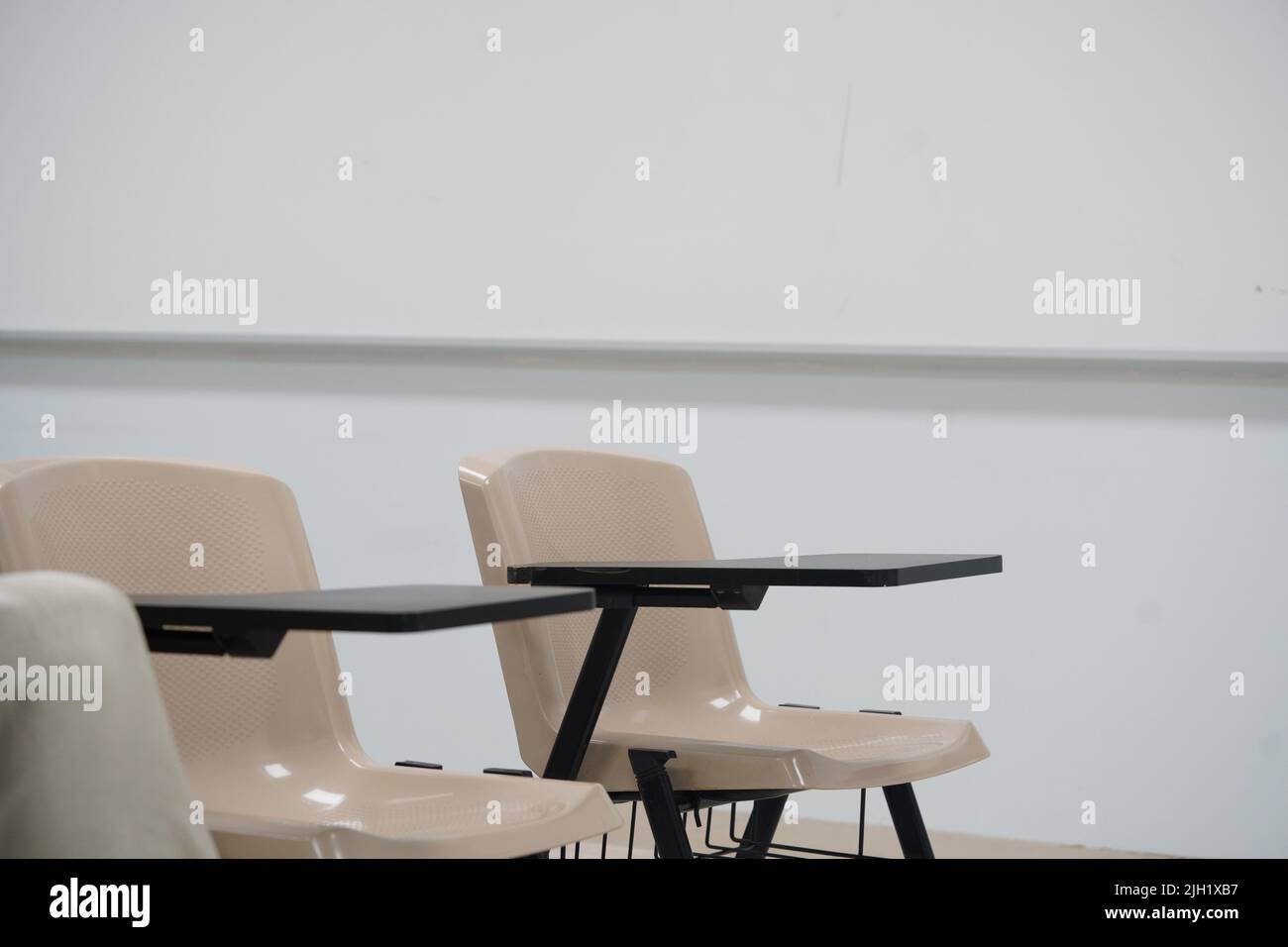 Empty school desks hi-res stock photography and images - Alamy