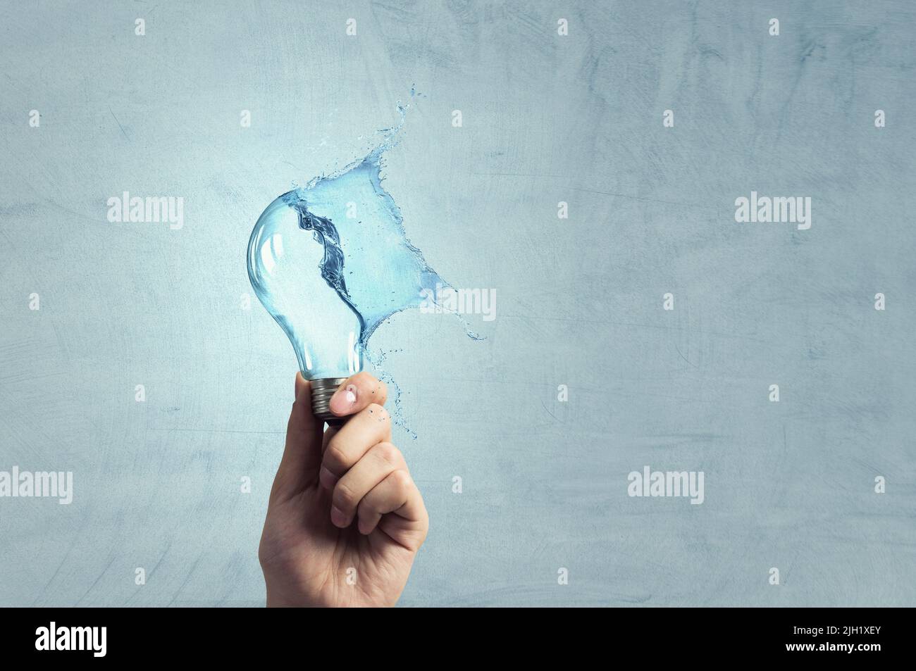 Bulb water splash hi-res stock photography and images - Alamy