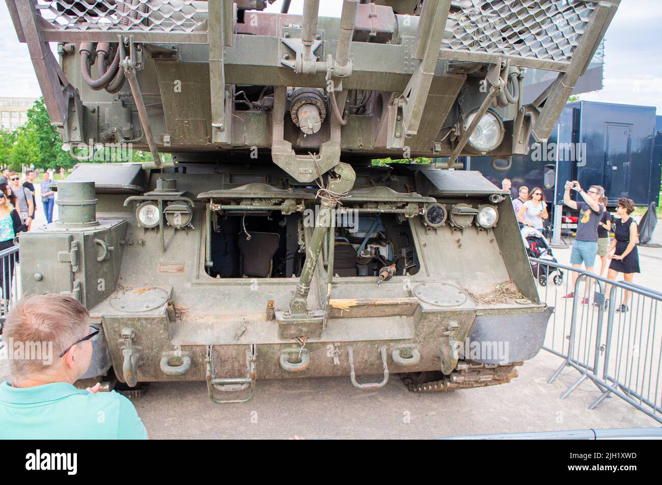 9K114 Shturm Anti-tank Missile System, 2S34 Khosta Self-propelled ...