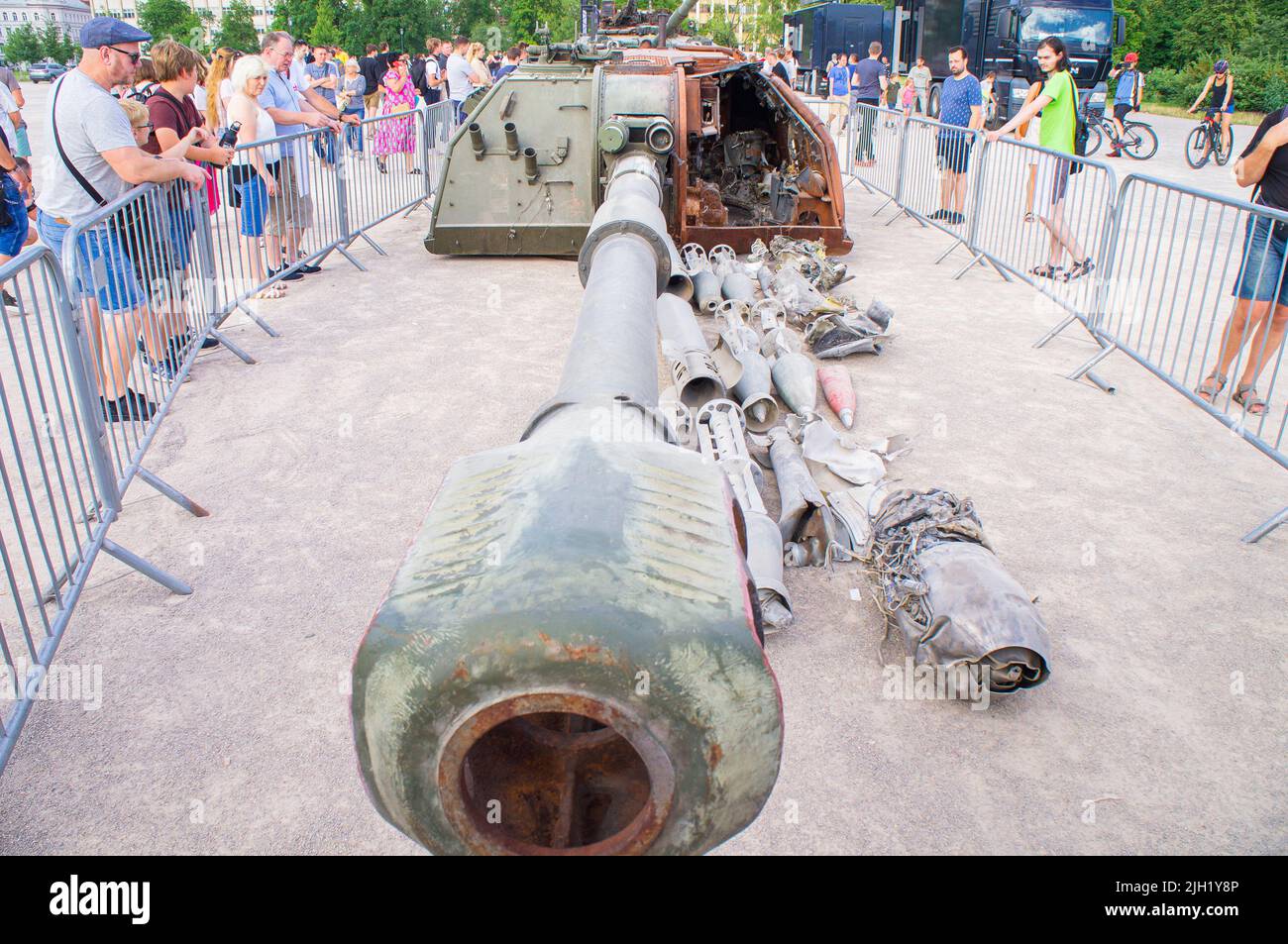 9K114 Shturm Anti-tank Missile System, 2S34 Khosta Self-propelled ...