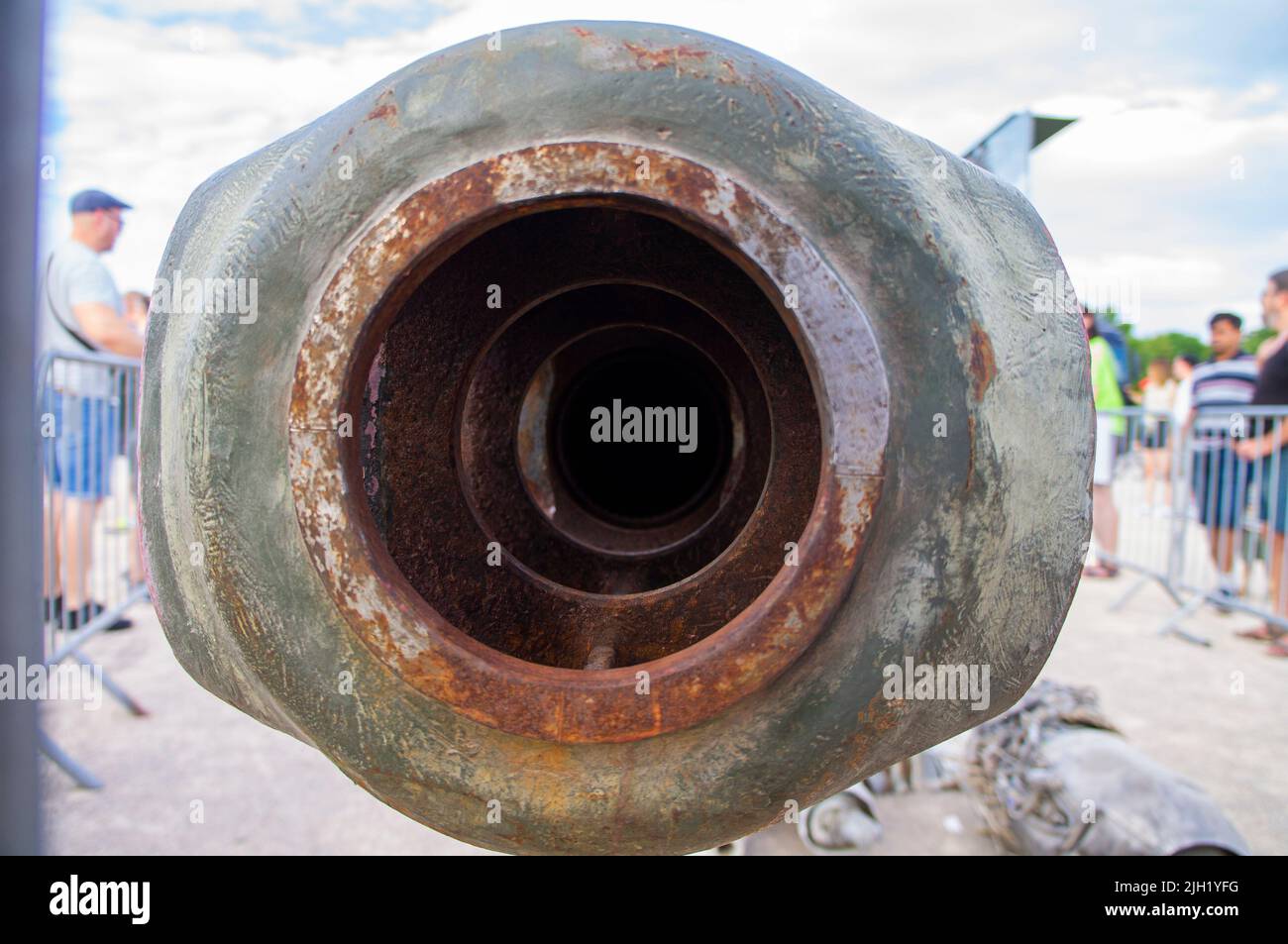 9K114 Shturm Anti-tank Missile System, 2S34 Khosta Self-propelled ...