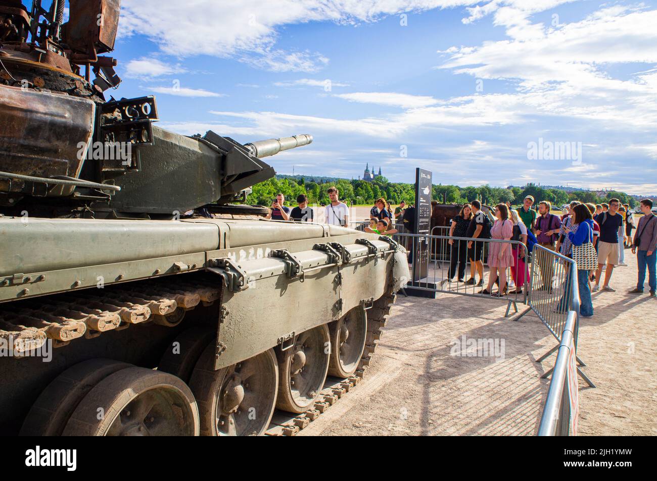 9K114 Shturm Anti-tank Missile System, 2S34 Khosta Self-propelled ...