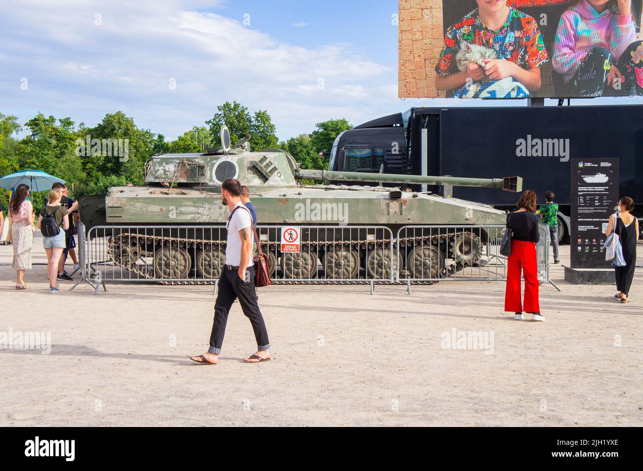 9K114 Shturm Anti-tank Missile System, 2S34 Khosta Self-propelled ...