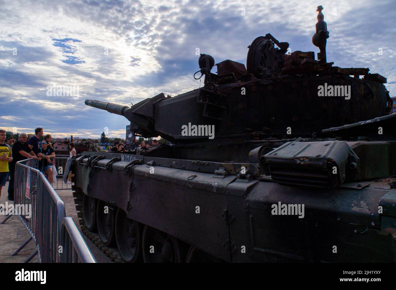 9K114 Shturm Anti-tank Missile System, 2S34 Khosta Self-propelled ...