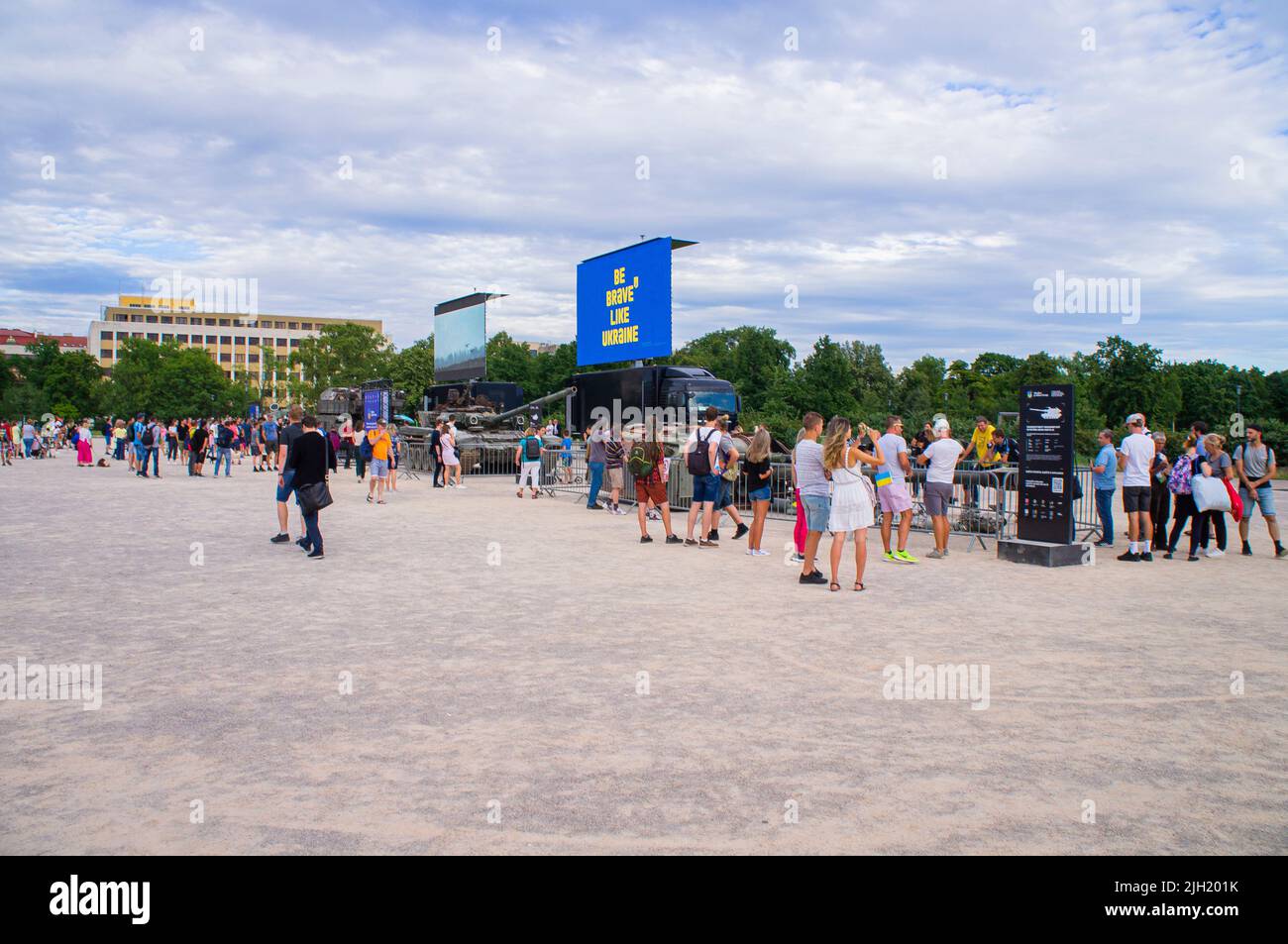 9K114 Shturm Anti-tank Missile System, 2S34 Khosta Self-propelled ...