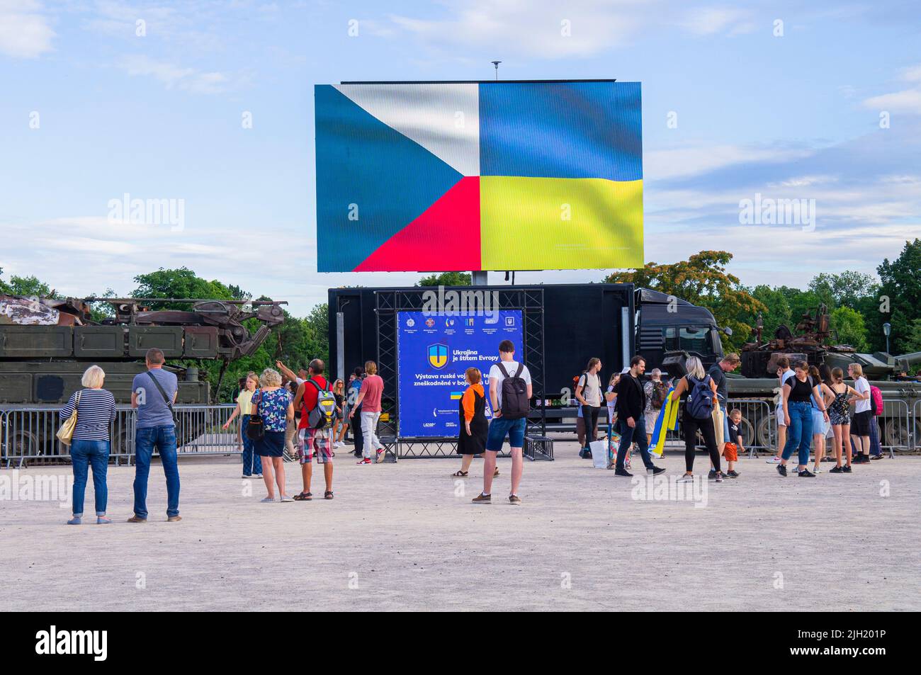 9K114 Shturm Anti-tank Missile System, 2S34 Khosta Self-propelled ...