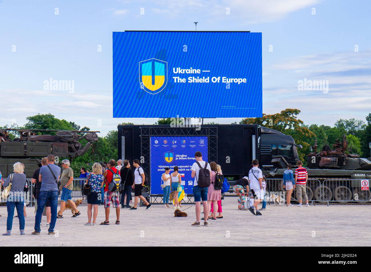 9K114 Shturm Anti-tank Missile System, 2S34 Khosta Self-propelled ...