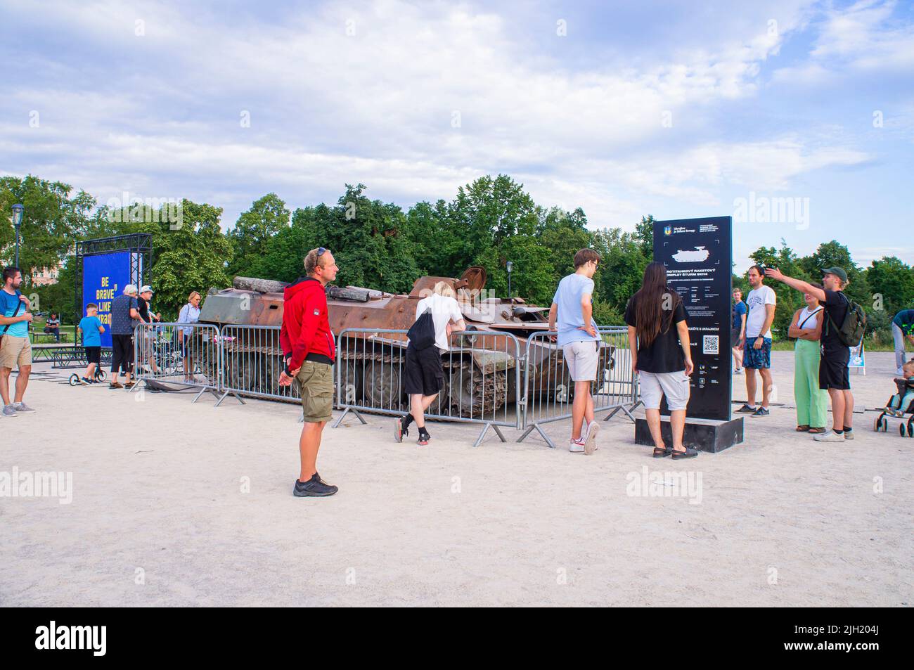 9K114 Shturm Anti-tank Missile System (photo), 2S34 Khosta Self ...