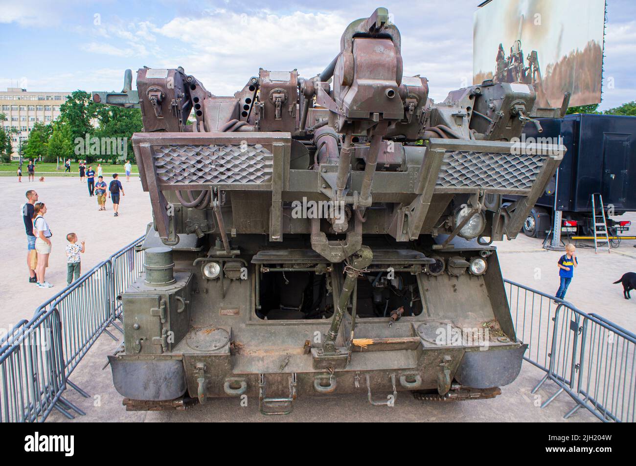 9K114 Shturm Anti-tank Missile System, 2S34 Khosta Self-propelled ...