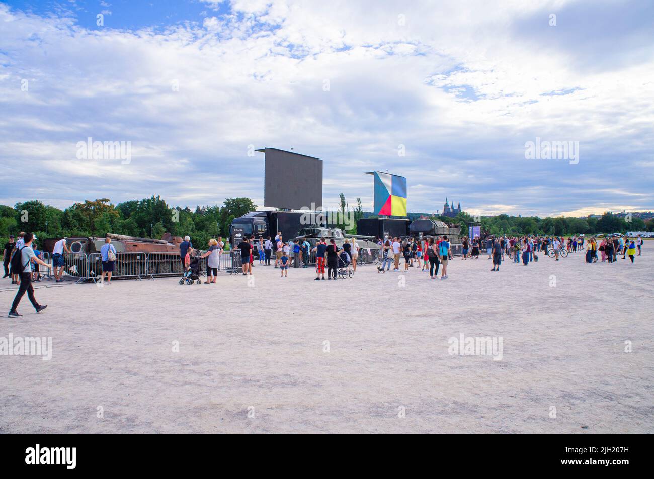 9K114 Shturm Anti-tank Missile System, 2S34 Khosta Self-propelled ...