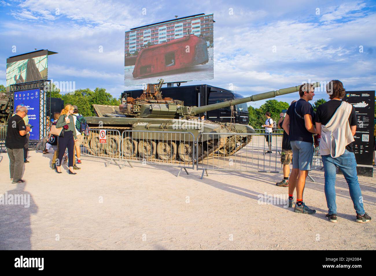 9K114 Shturm Anti-tank Missile System, 2S34 Khosta Self-propelled ...