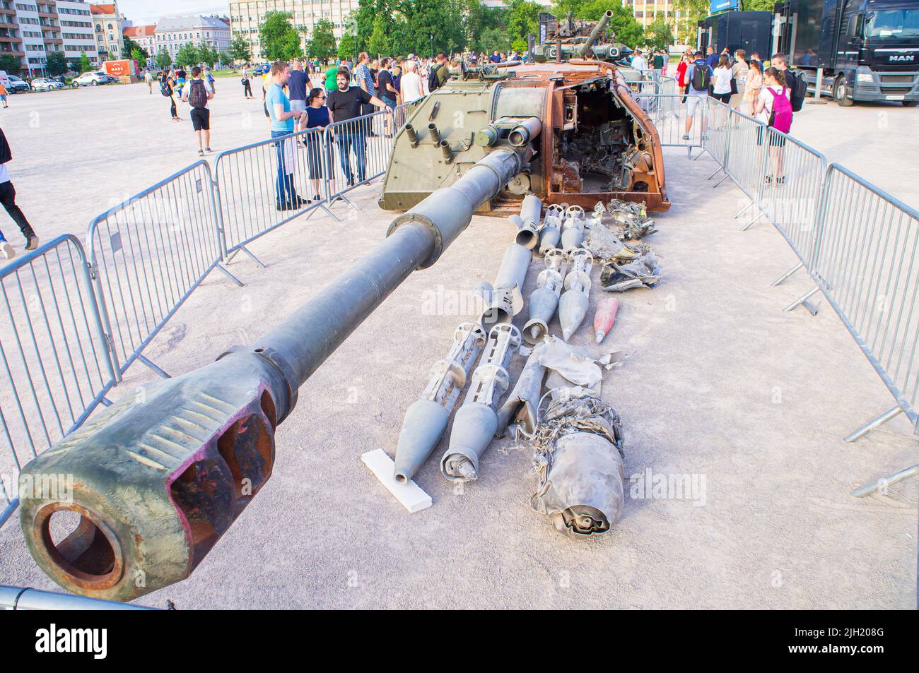 9K114 Shturm Anti-tank Missile System, 2S34 Khosta Self-propelled ...