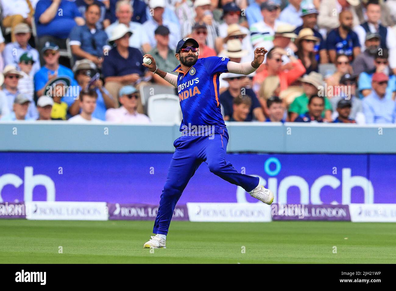 Jasprit Bumrah of India returns the ball to the stumps Stock Photo - Alamy