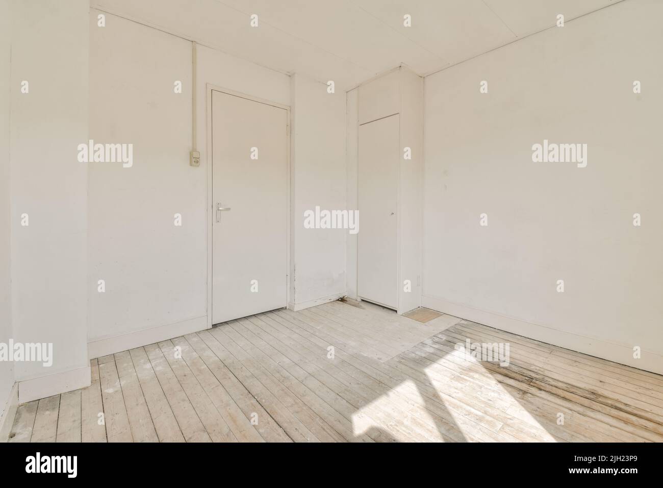 A cozy and spacious empty room in a luxury house Stock Photo - Alamy
