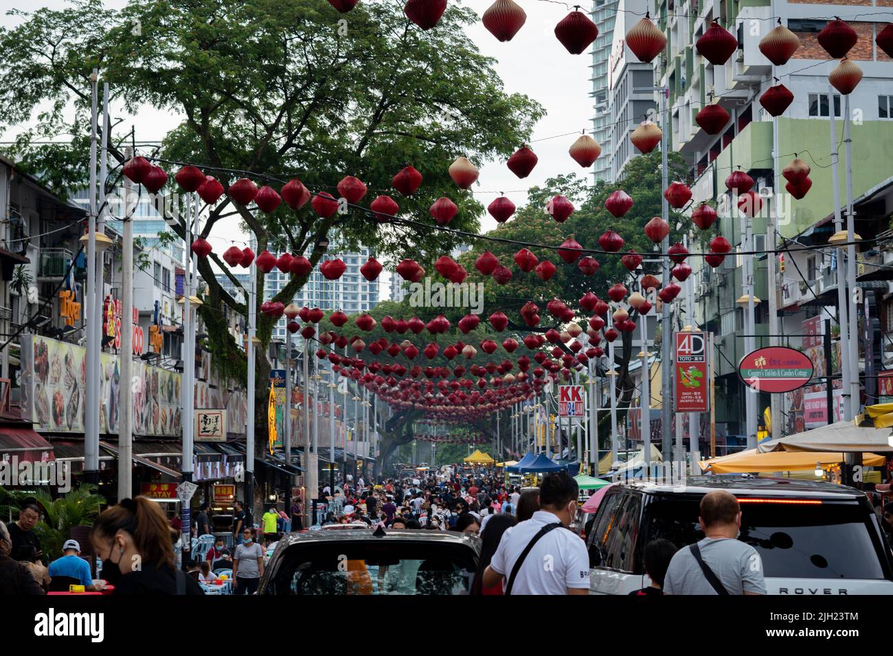 The people wearing masks in crowded Jalan Alor street in Kuala Lumpur ...