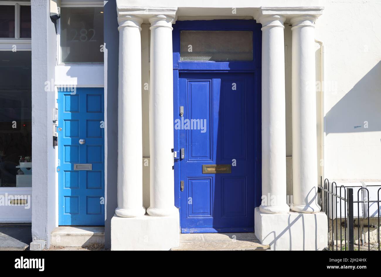 Blue door in the neighborhood of Notting Hill, London Stock Photo - Alamy
