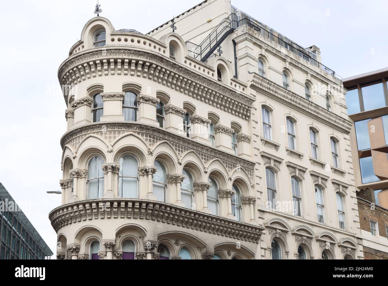 Old building in a London neighborhood Stock Photo - Alamy
