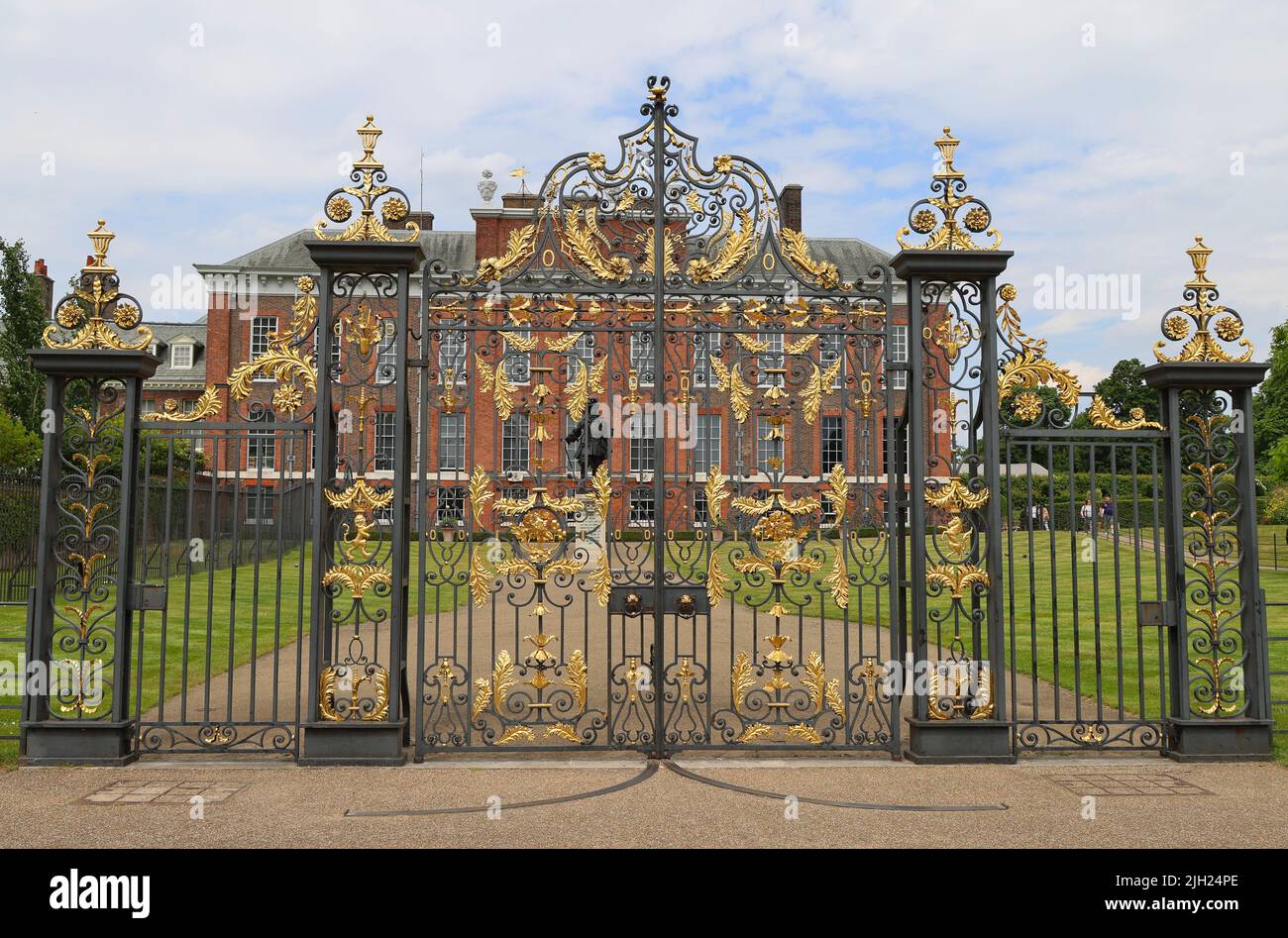 The gate of Kensington Palace, London Stock Photo - Alamy