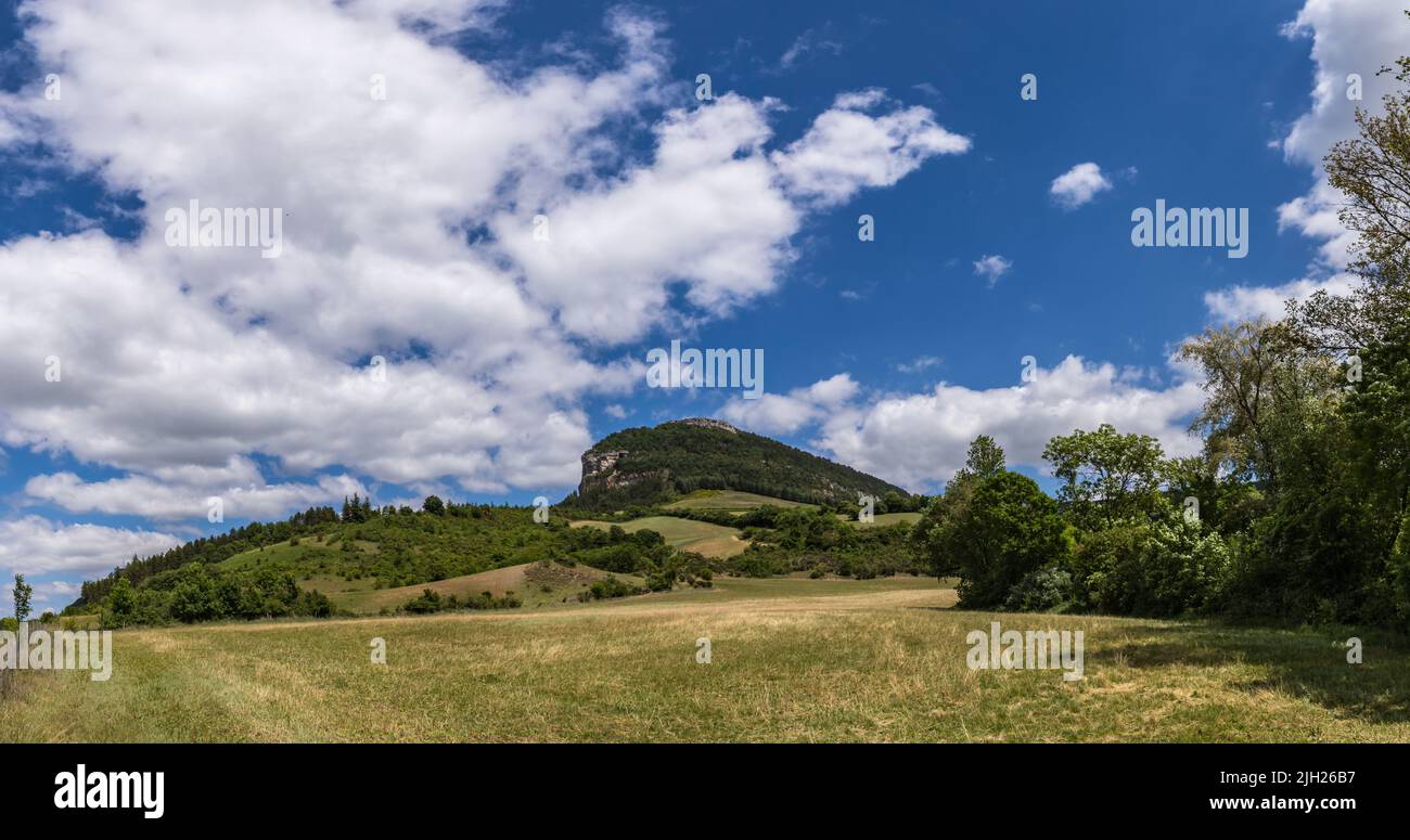 Vue panoramique du plateau calcaire du Combalou Stock Photo - Alamy