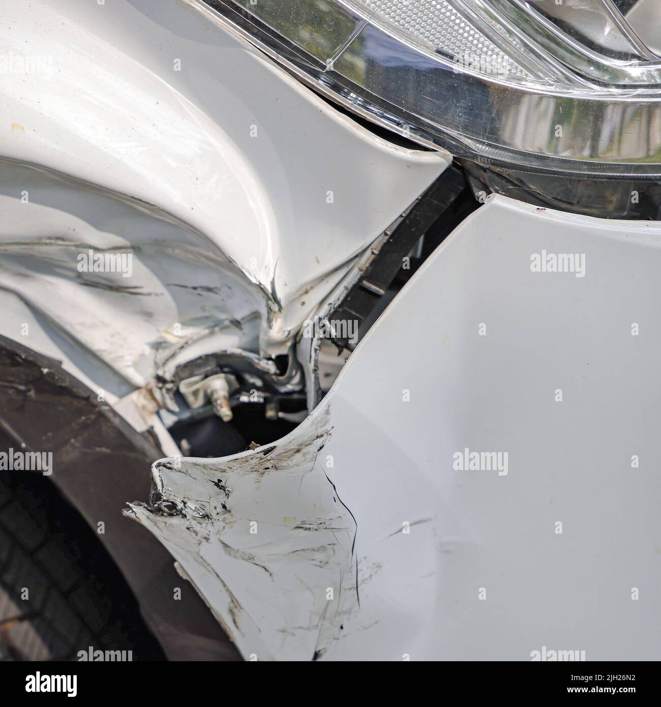 Car fender side damage hi-res stock photography and images - Alamy