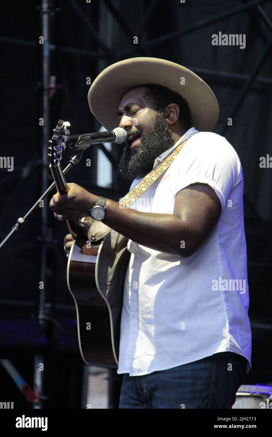 American singer songwr hi-res stock photography and images - Alamy