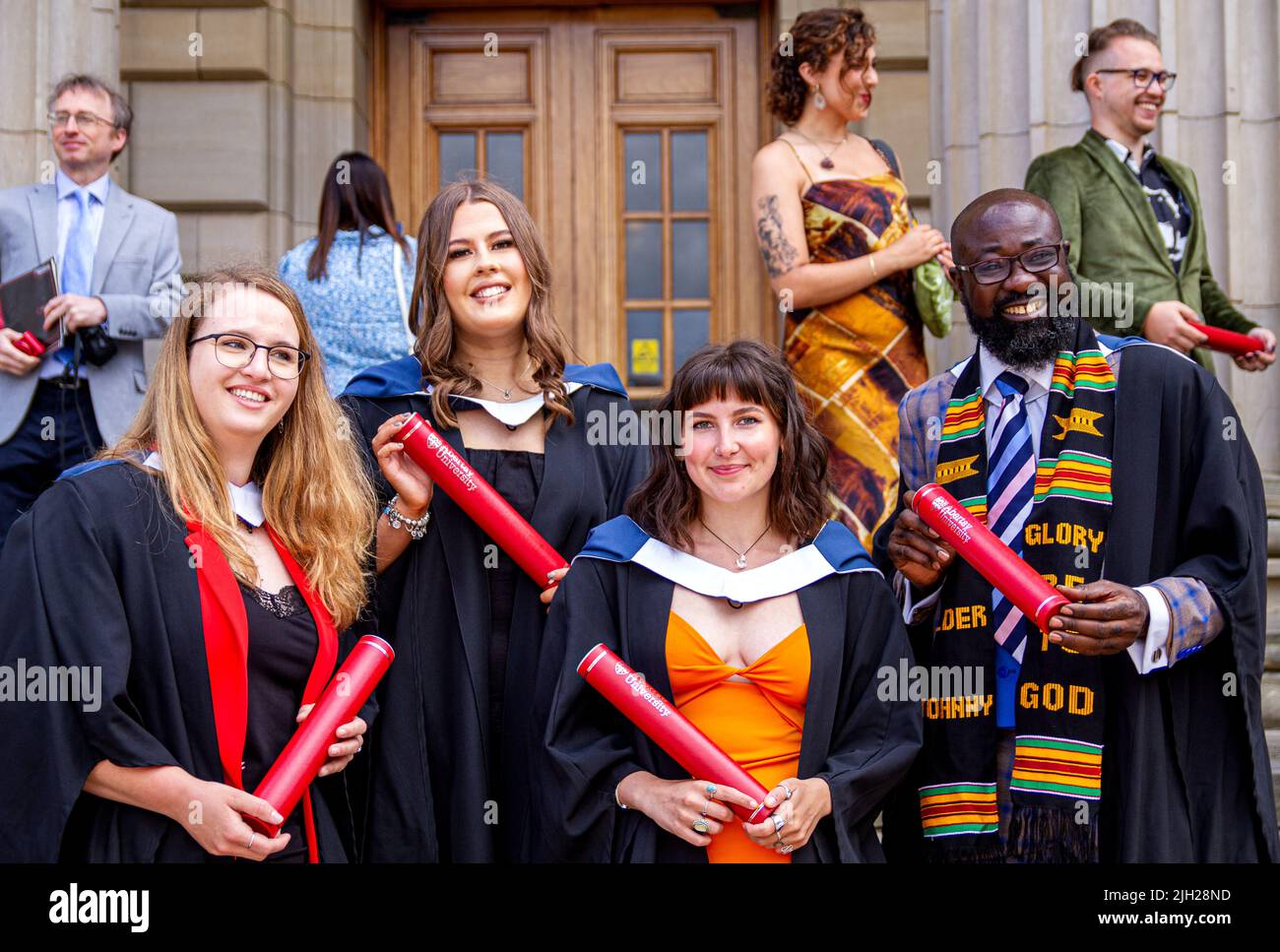 Abertay university summer graduation ceremony hi-res stock photography ...