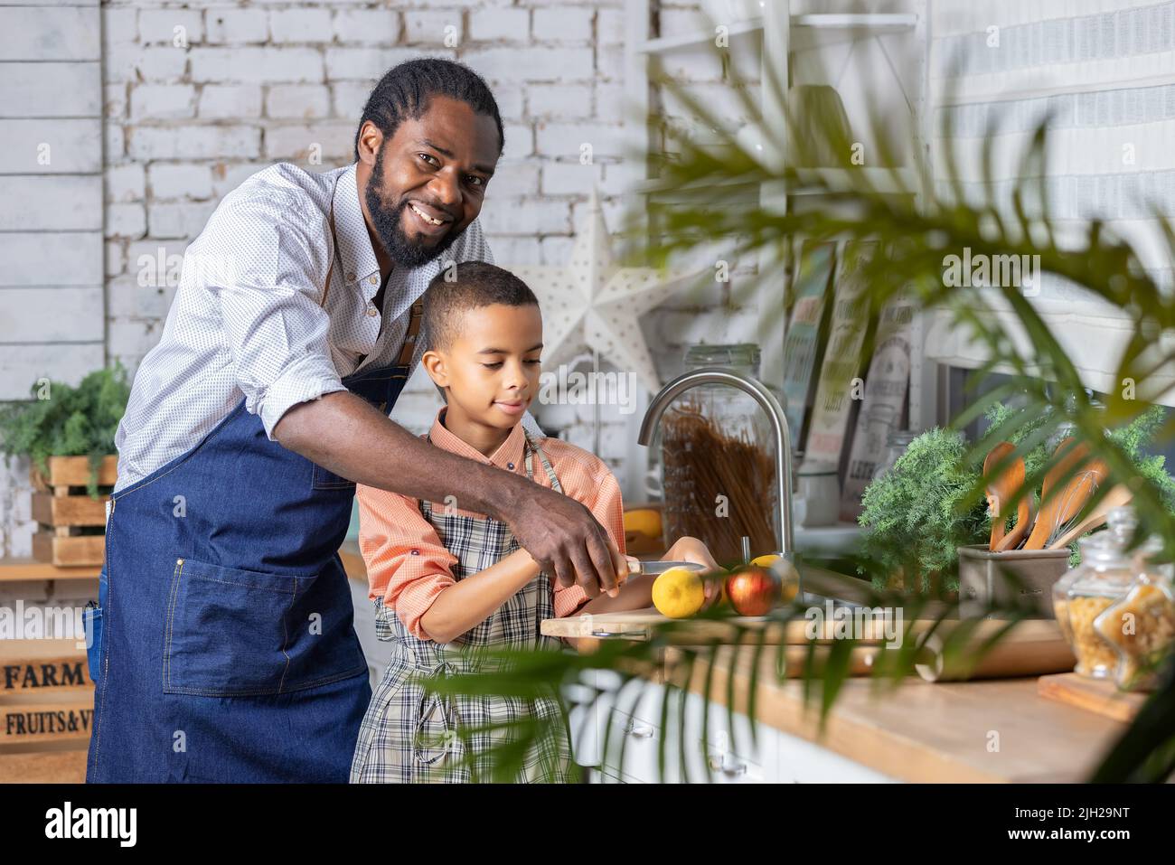 Child dad kitchen hi-res stock photography and images - Alamy
