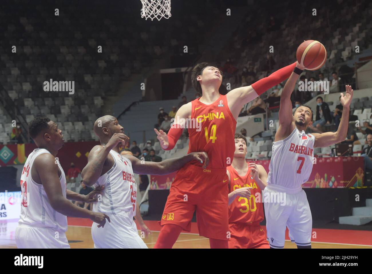 Jakarta, Indonesia. 14th July, 2022. Wang Zhelin (C) of China blocks ...