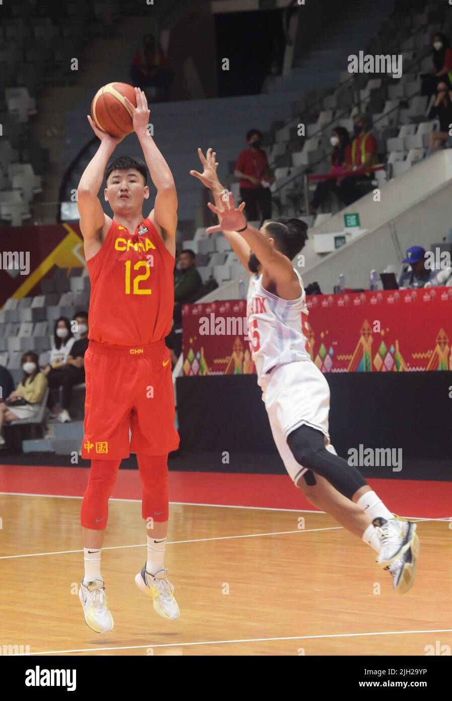 Jakarta, Indonesia. 14th July, 2022. Gu Quan (L) of China shoots during ...