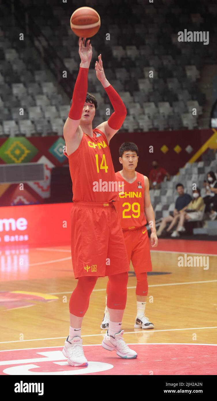 Jakarta, Indonesia. 14th July, 2022. Wang Zhelin (L) of China takes a ...
