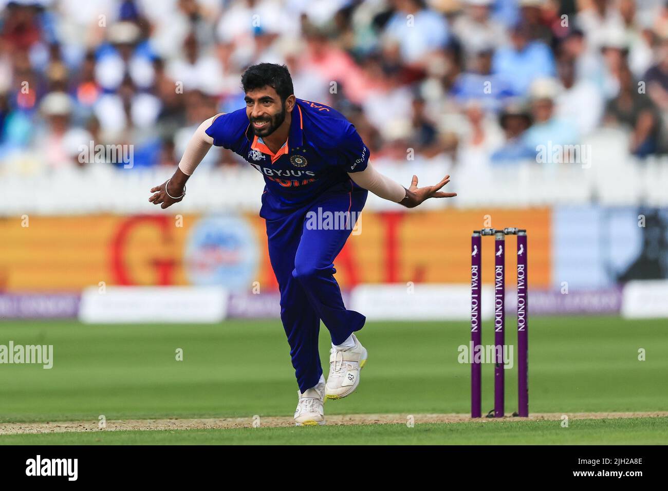 Jasprit bumrah hi-res stock photography and images - Alamy