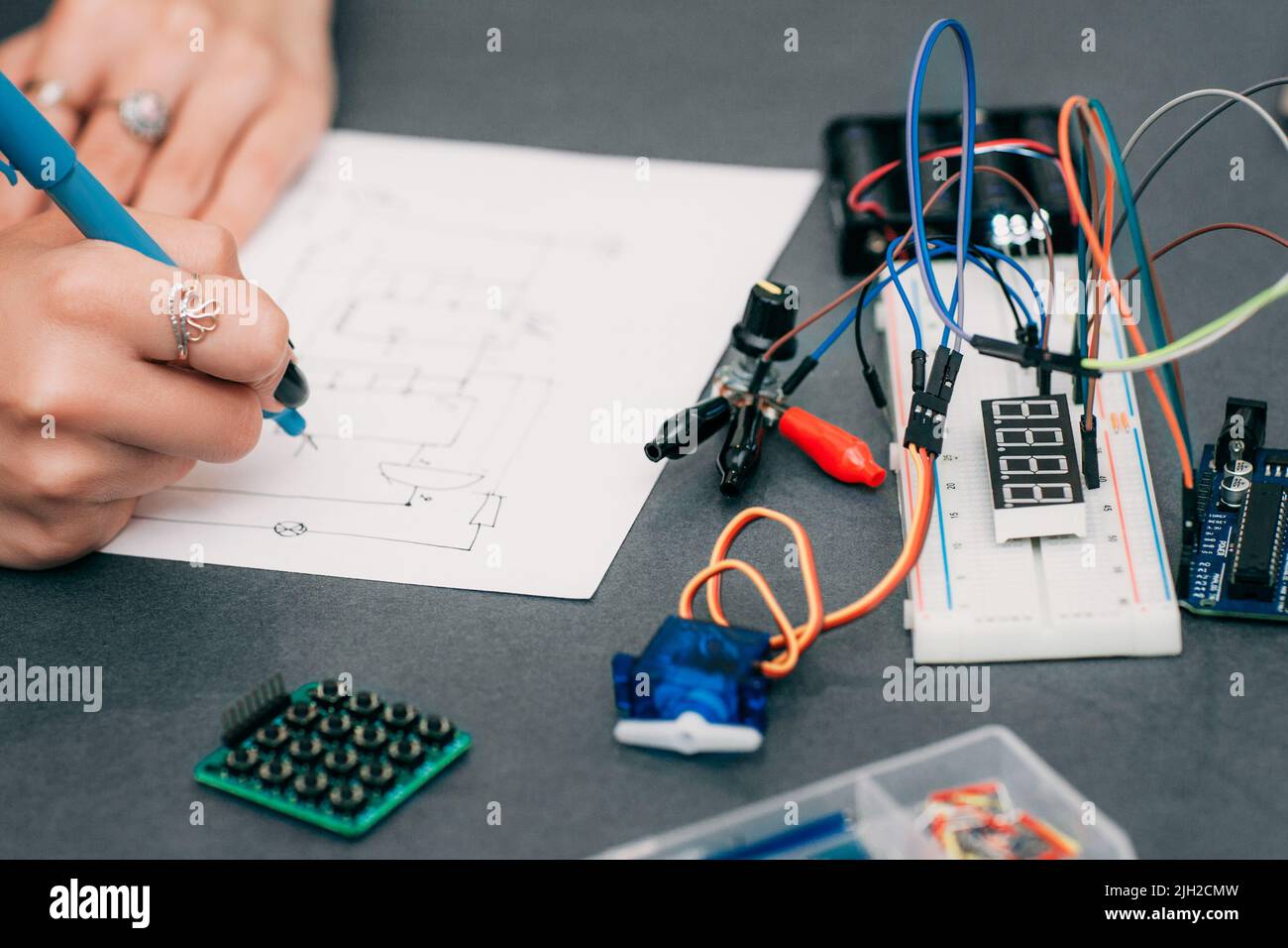 Wiring diagram drawing with breadboard Stock Photo - Alamy