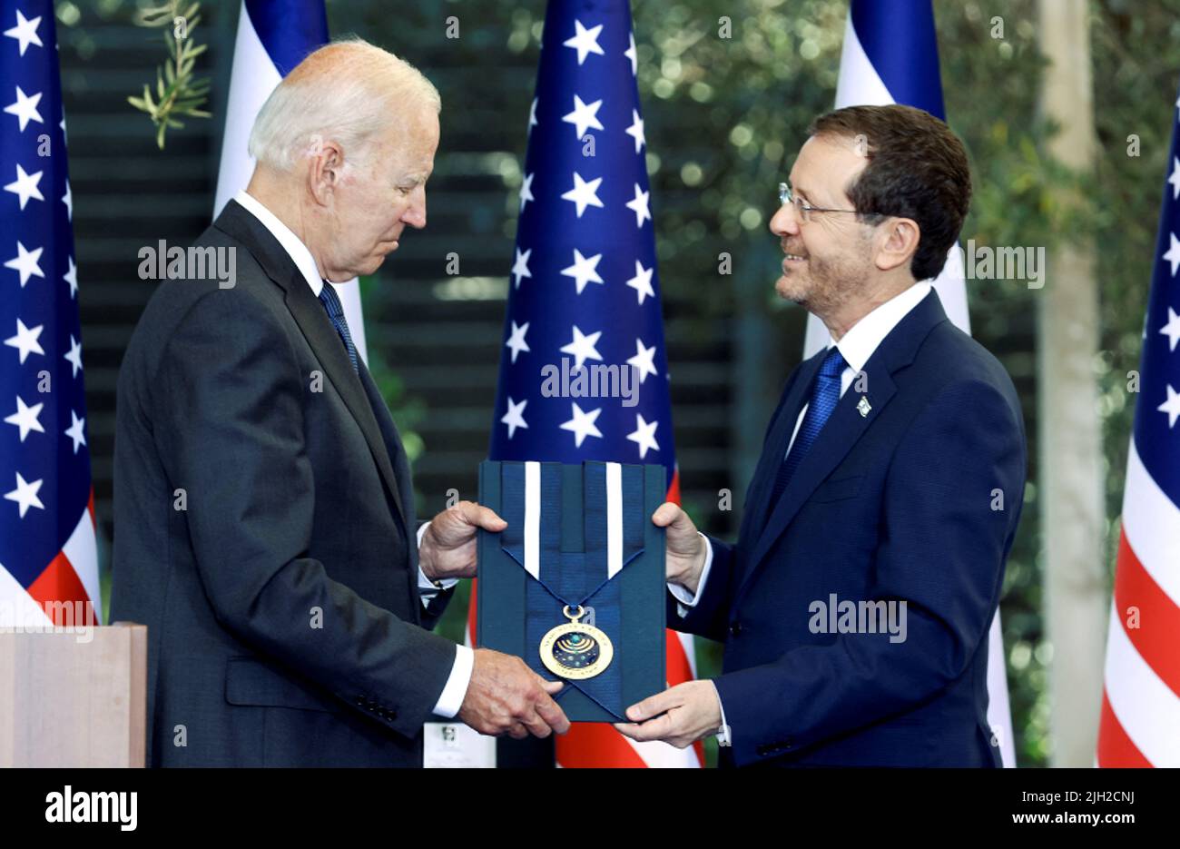 Israel presidential medal of honor hi-res stock photography and images ...