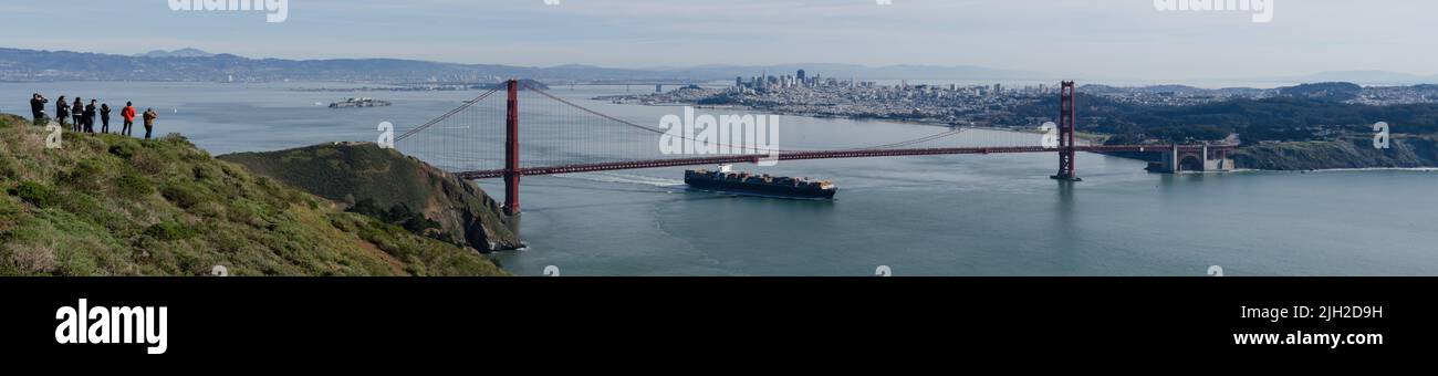 Container ship under the Golden Gate Bridge Stock Photo - Alamy