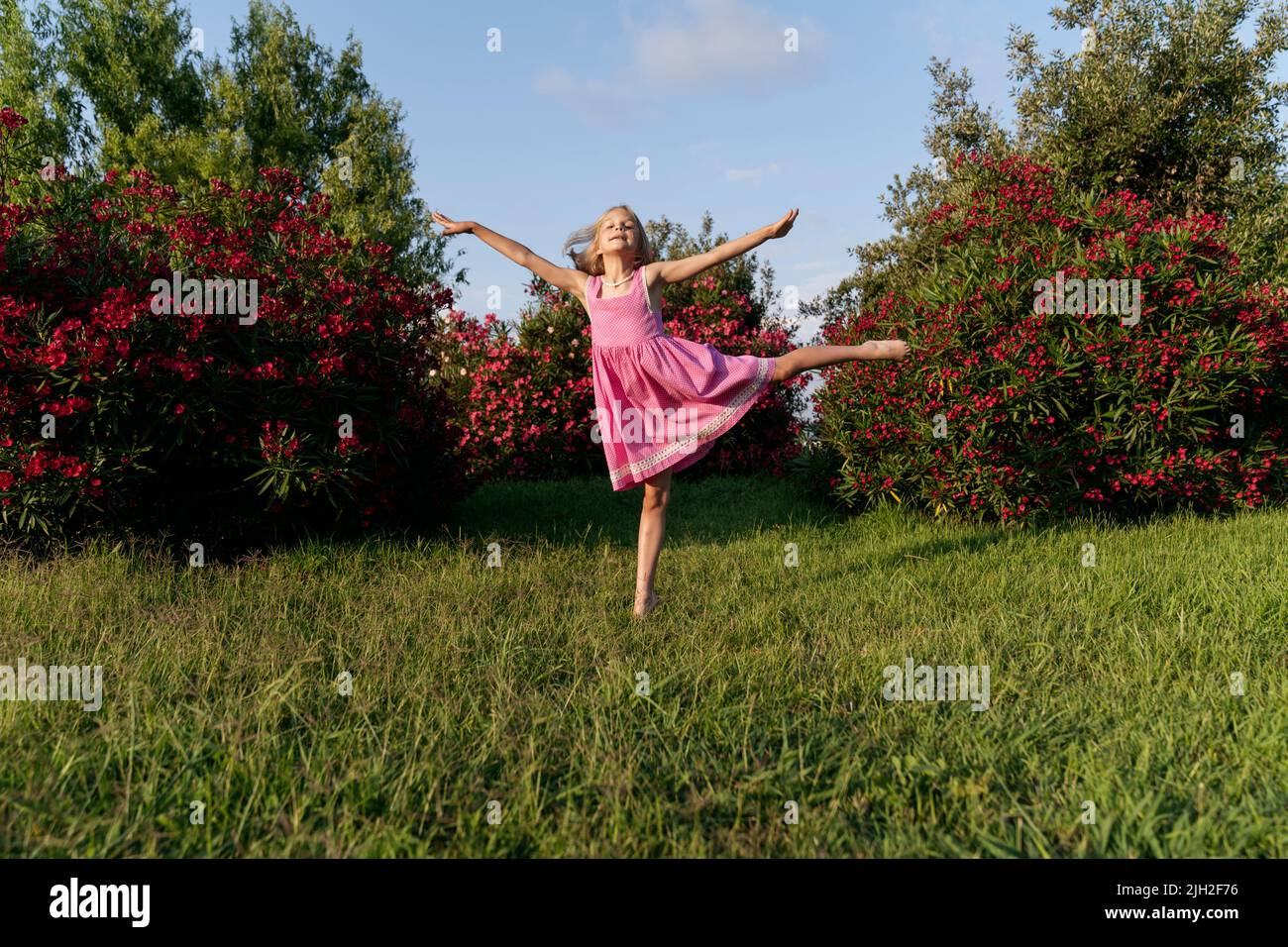 Dance in the grass hi-res stock photography and images - Alamy