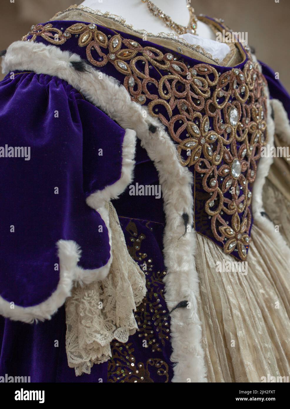 Regal clothing hi-res stock photography and images - Alamy