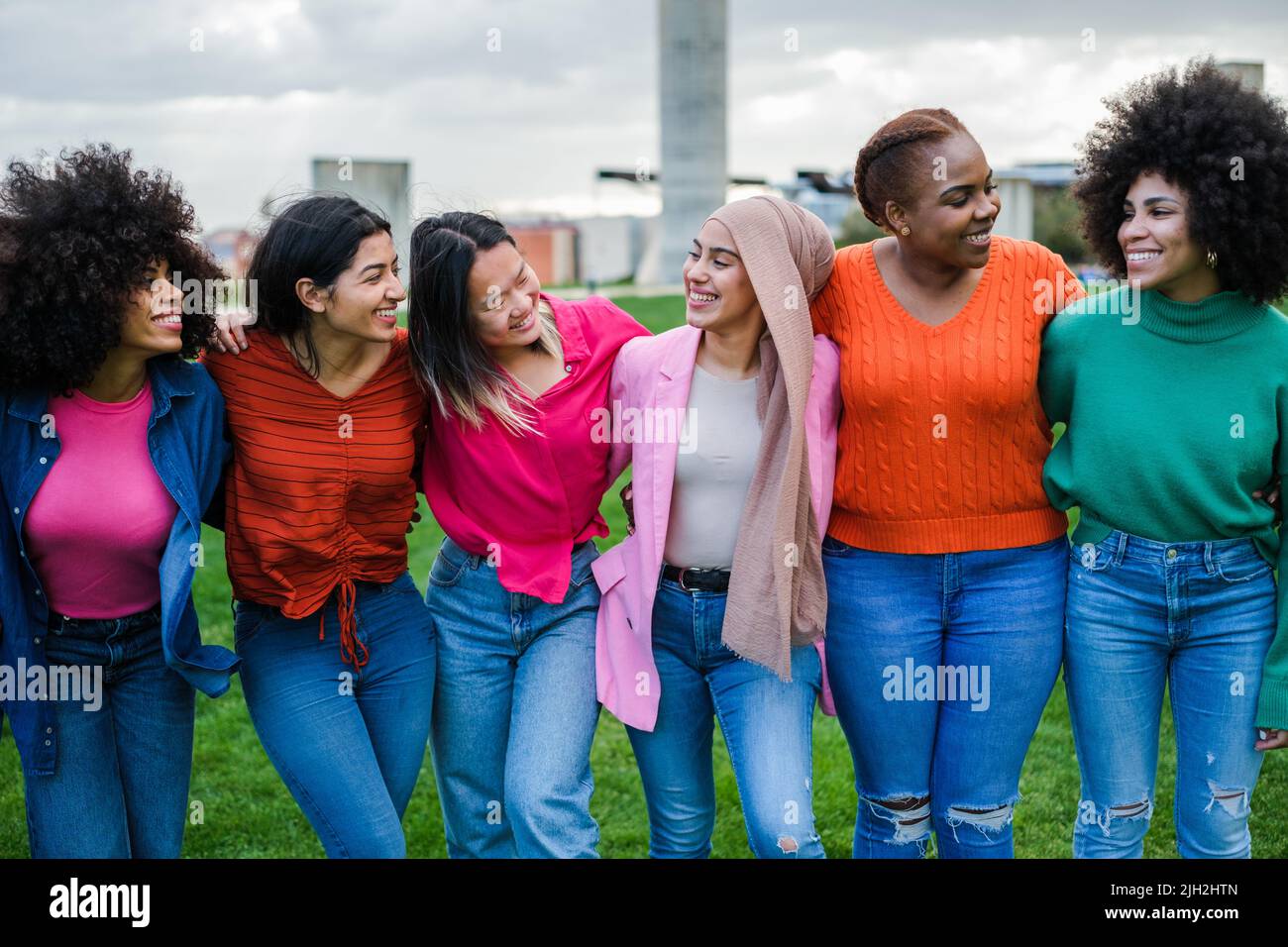 Women from different cultures hi-res stock photography and images - Alamy