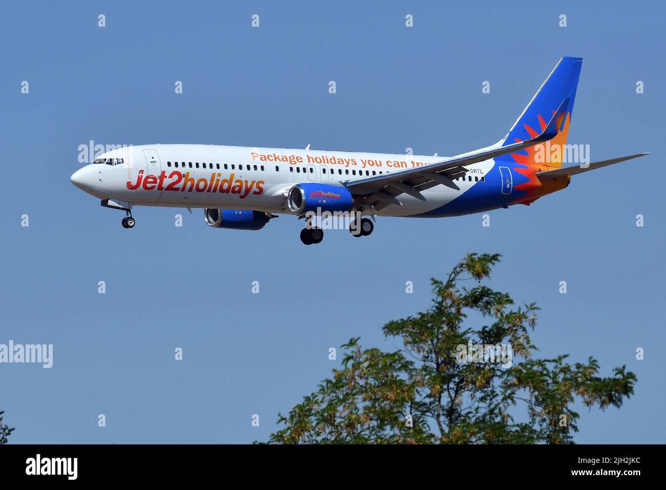 Atterraggio jet2 hi-res stock photography and images - Alamy