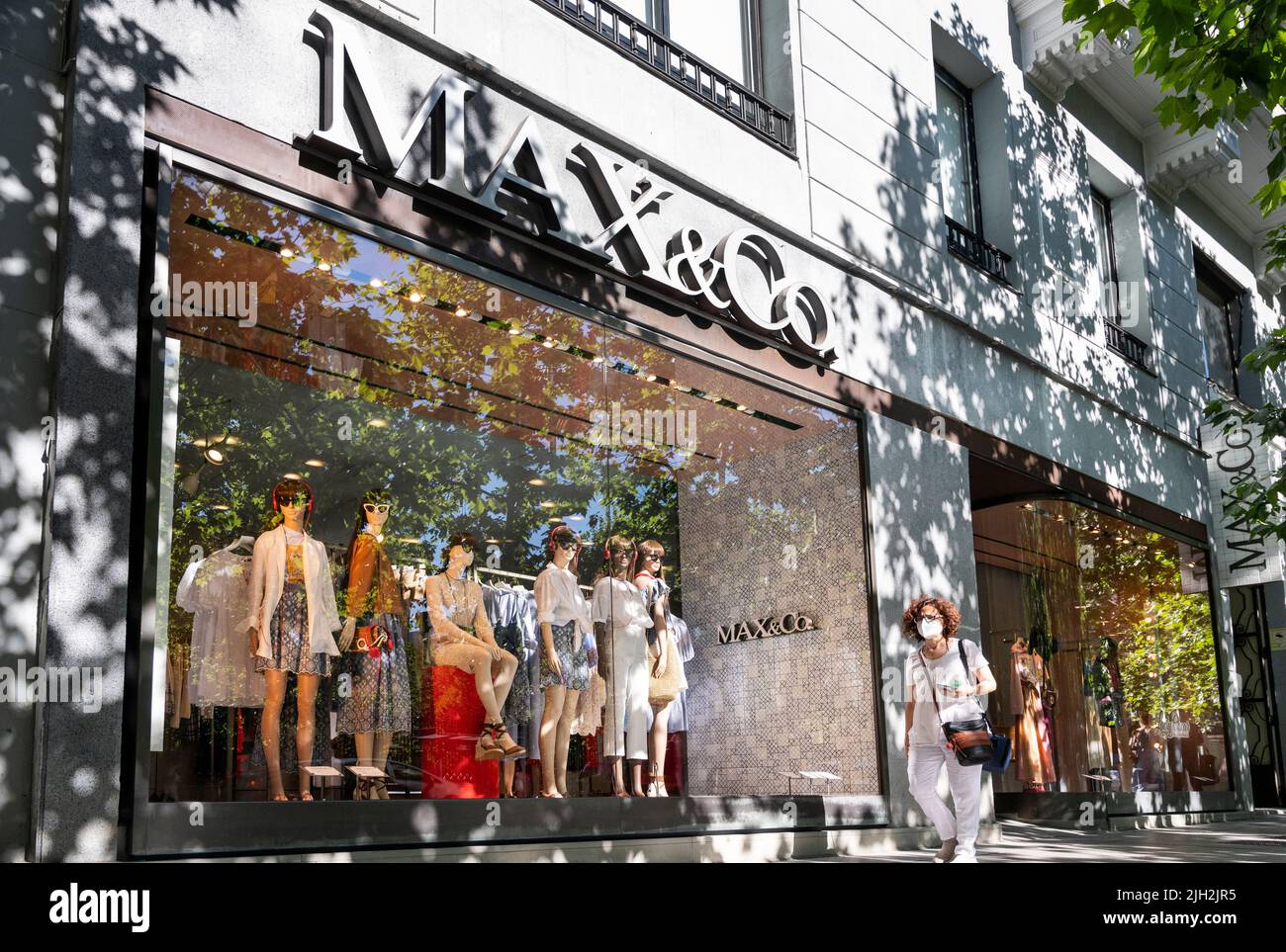 Logo max fashion hi-res stock photography and images - Alamy