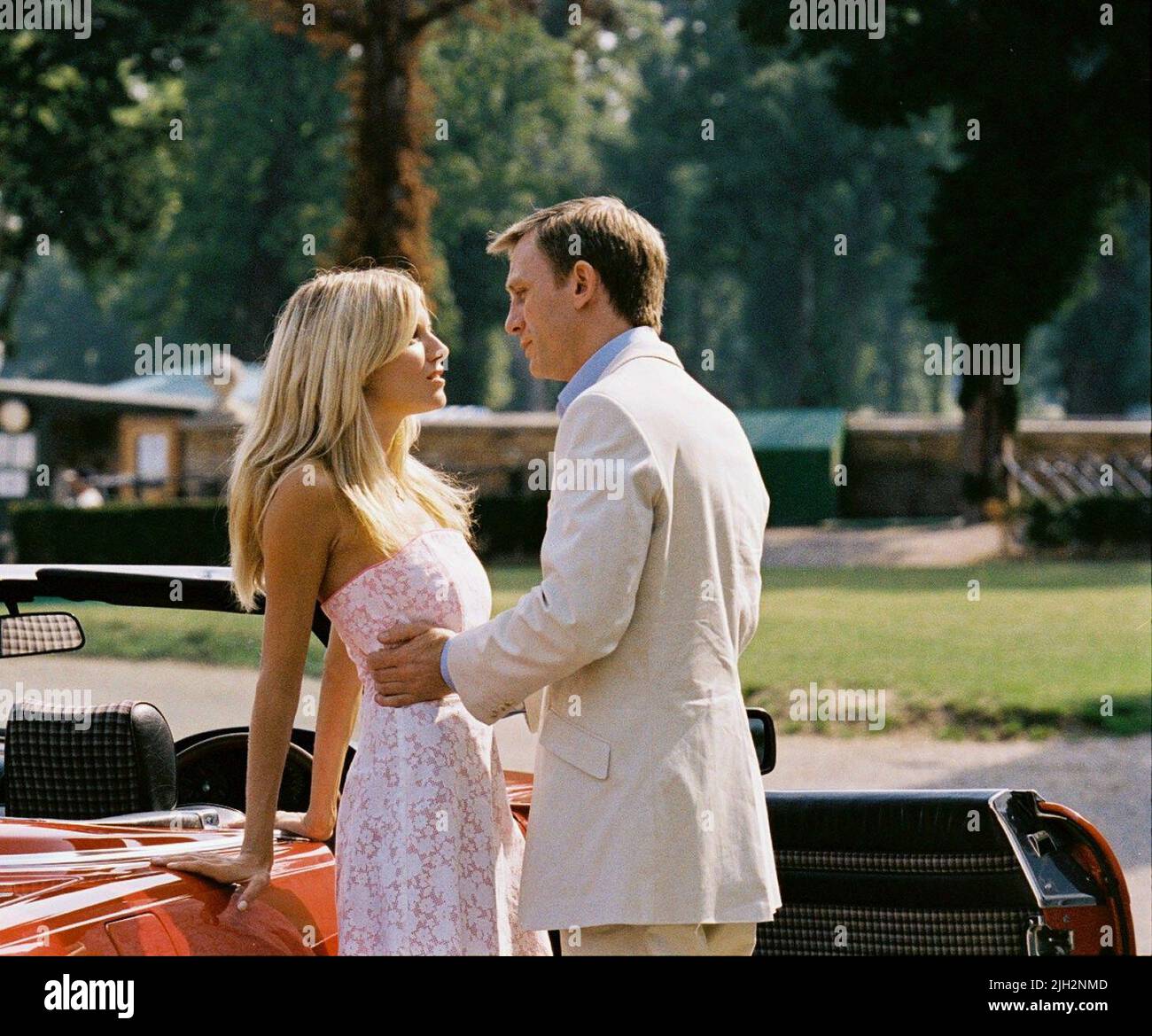 Layer cake sienna miller hi-res stock photography and images - Alamy