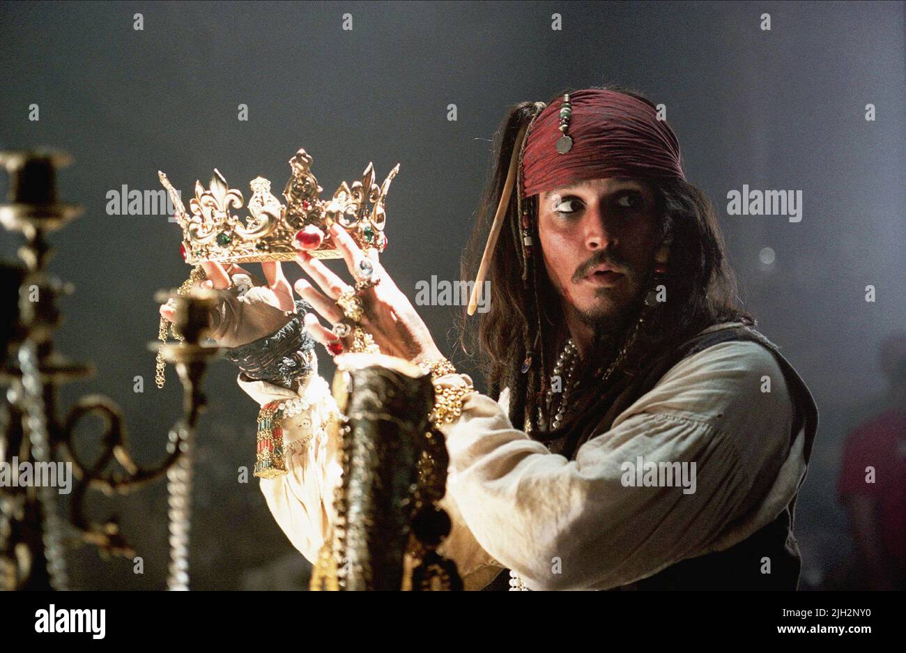 JOHNNY DEPP, PIRATES OF THE CARIBBEAN: THE CURSE OF THE BLACK PEARL ...
